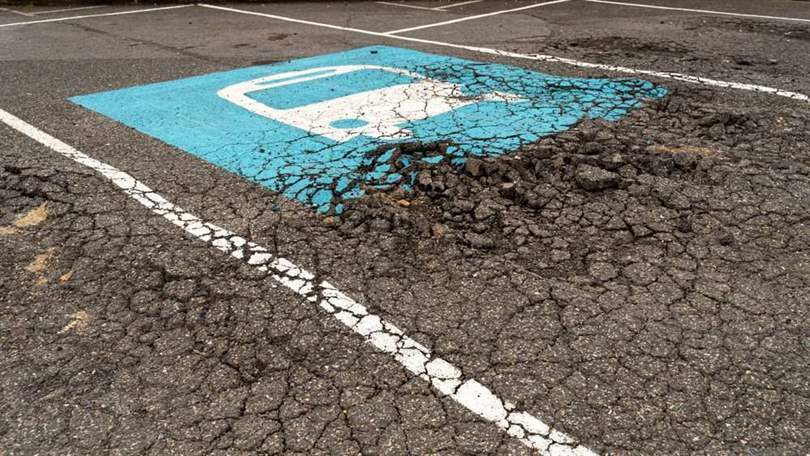 Potholes in Parking Lot Lawyer in Tampa | No Win, No Fee. Available 24/7